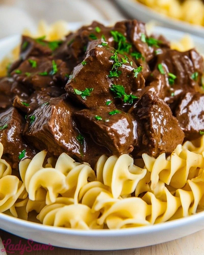 Easy Crockpot Beef Tips & Noodles
